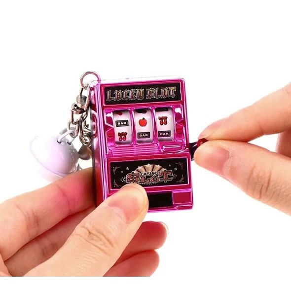 Breloc Pacanele Slot Machine Roz, 5 cm - eMAG.ro