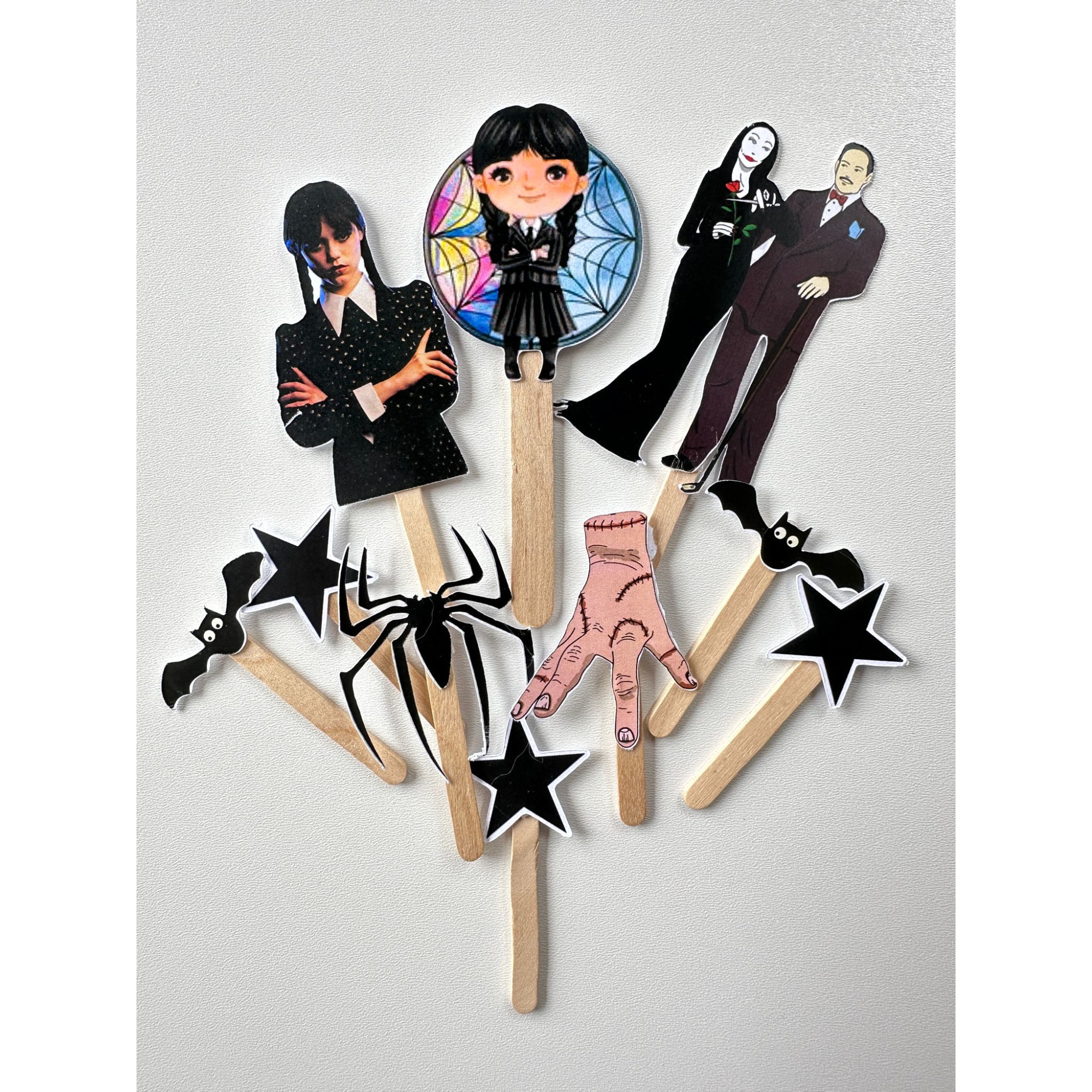 Set toppere tort, Wednesday, 10 figurine, carton - eMAG.ro