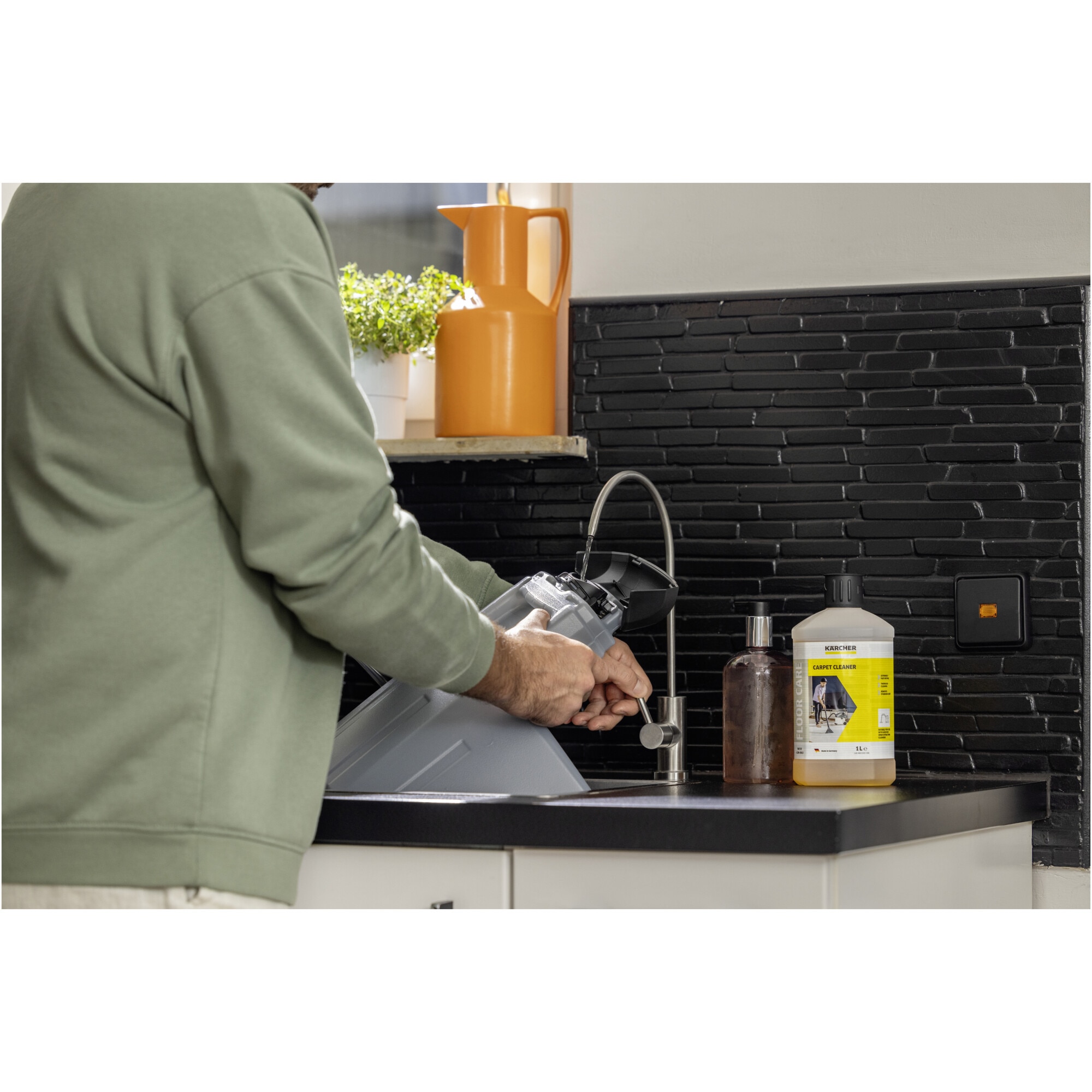 Aspirator cu spalare prin injectie-extractie Karcher SE 4, 1000 W ...