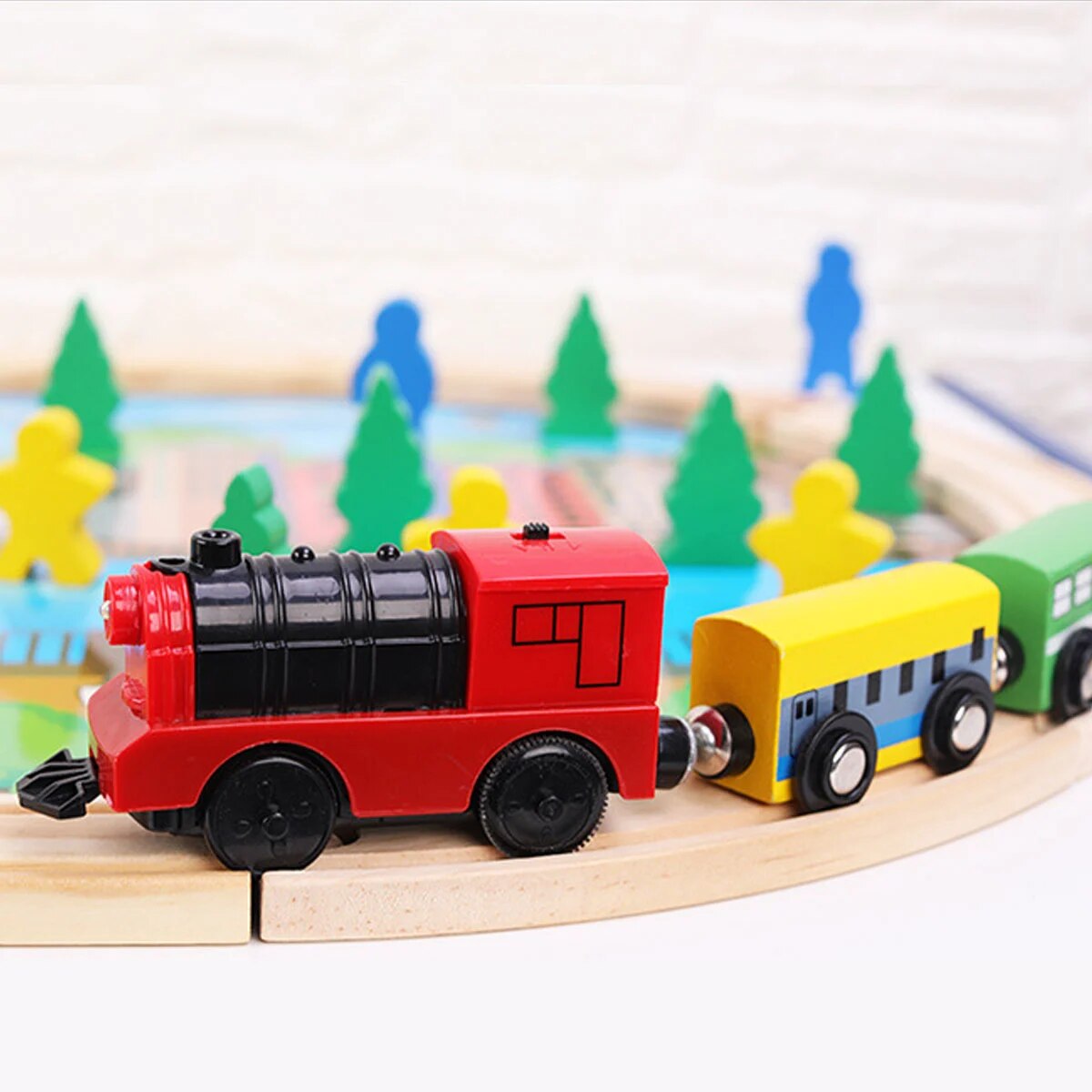 Circuit cu trenulet magnetic, Electric, din lemn, SARALMA® - eMAG.ro