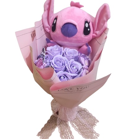Buchet cu trandafiri de sapun parfumati si plus Stitch roz - eMAG.ro