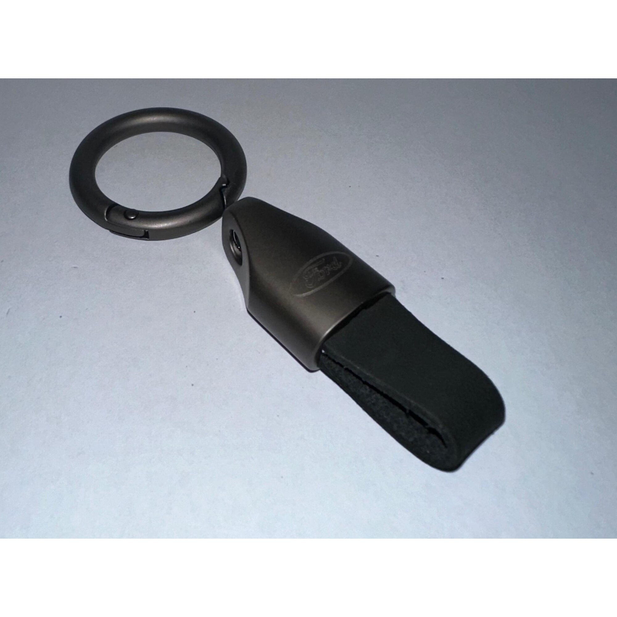 Breloc chei Ford din metal si piele intoarsa, Sigla Gravata, Negru Mat ...