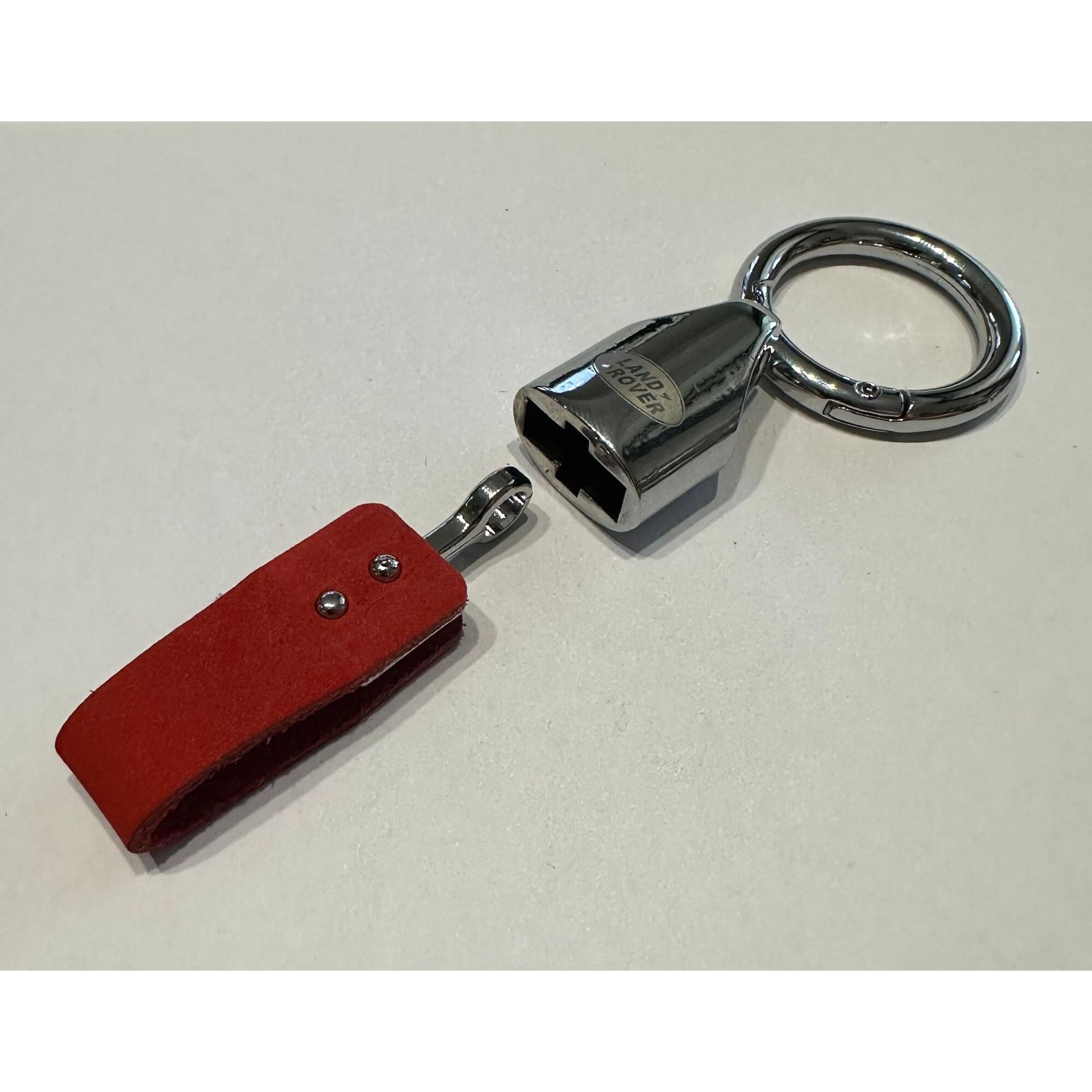 Breloc chei Land Rover din metal si piele intoarsa, Sigla Gravata ...