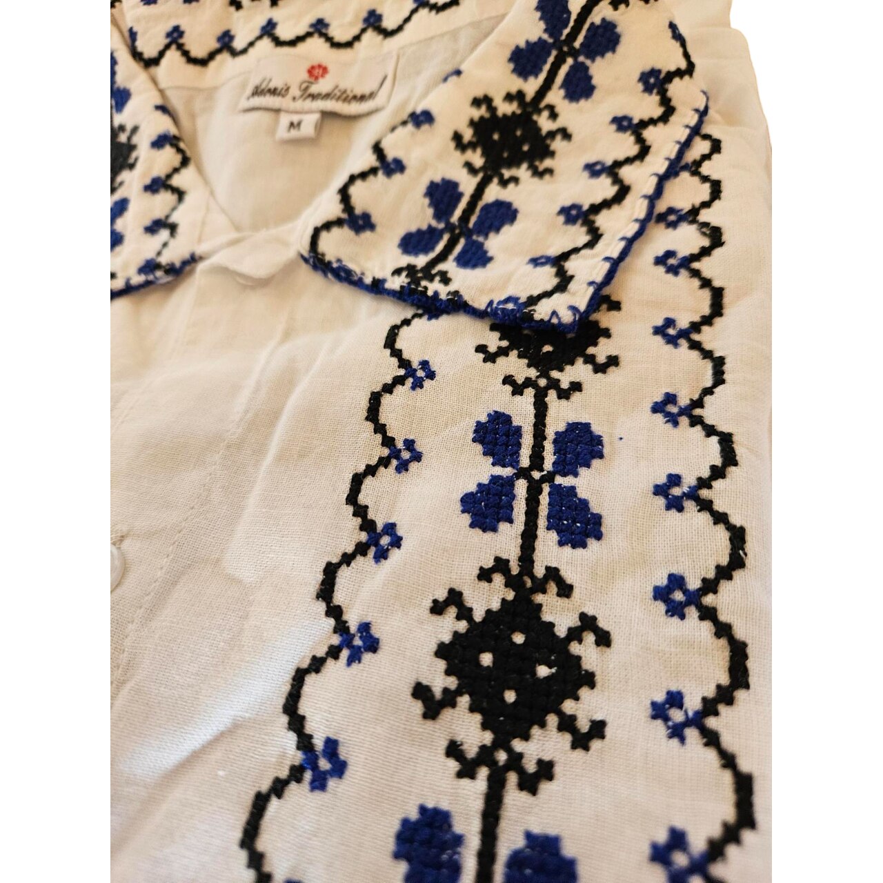 Ie traditionala, alba, model traditional, broderie albastra, barbati ...