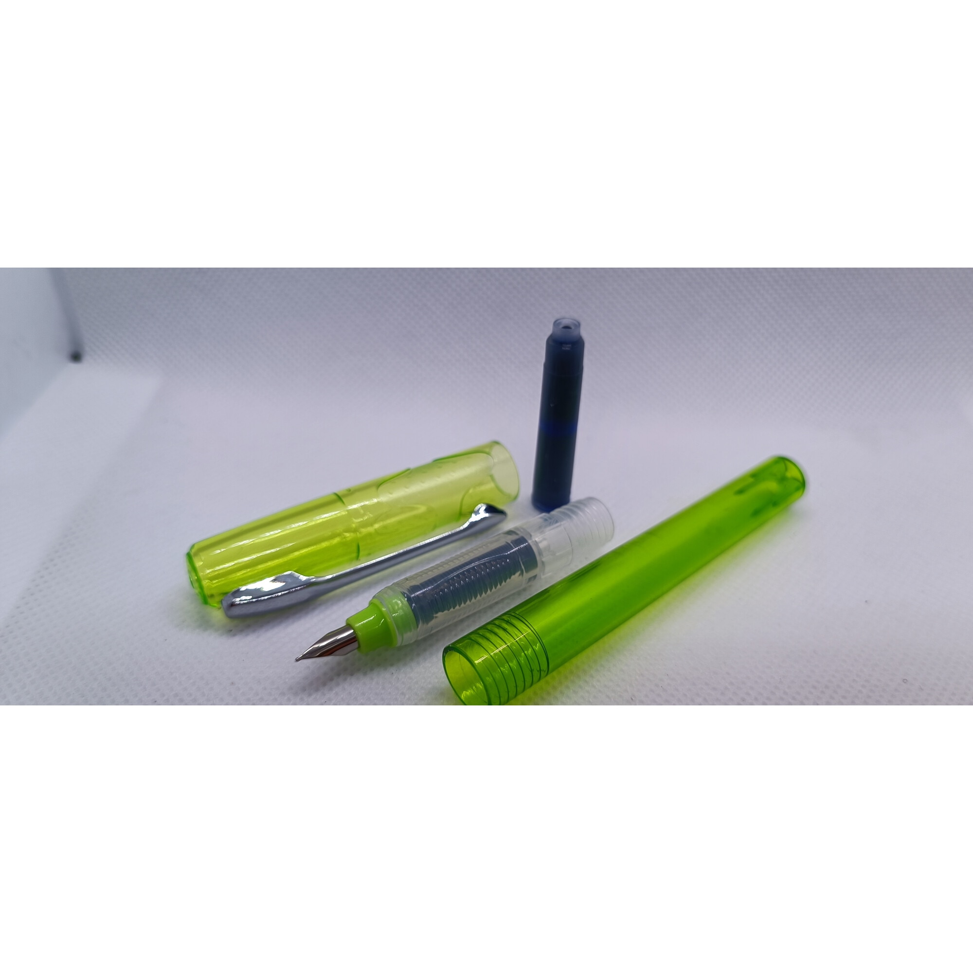Stilou Ecada, penita iridium tip F, culoare corp plastic verde ...