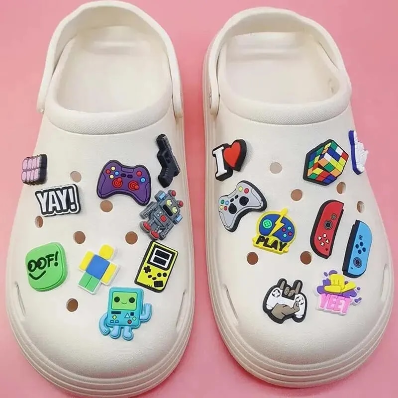 Set 21 Pini Jibbitz pentru Crocs si Saboti, Accesorii Incaltaminte ...