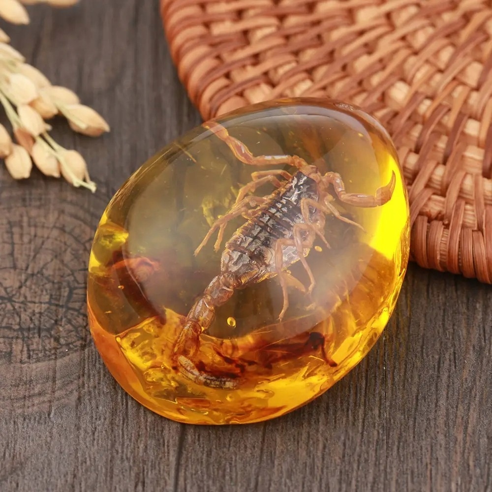 Pandantiv RESTEQ, scorpion in chihlimbar, rasina - eMAG.ro