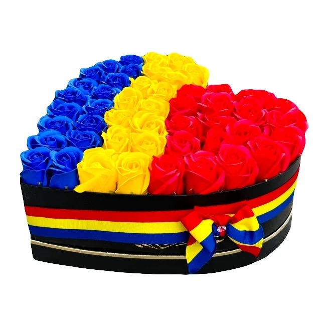 Aranjament floral Tricolor, in cutie cu forma de inima, cu 51 ...