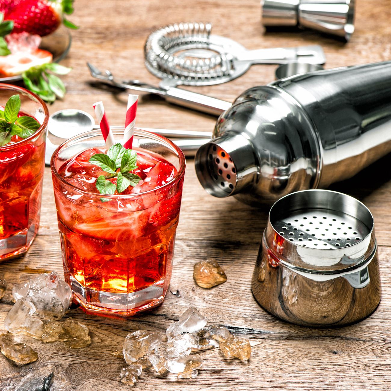 Shaker Metalic, 600ml, Capac Cu Strecuratoare, Argintiu - eMAG.ro