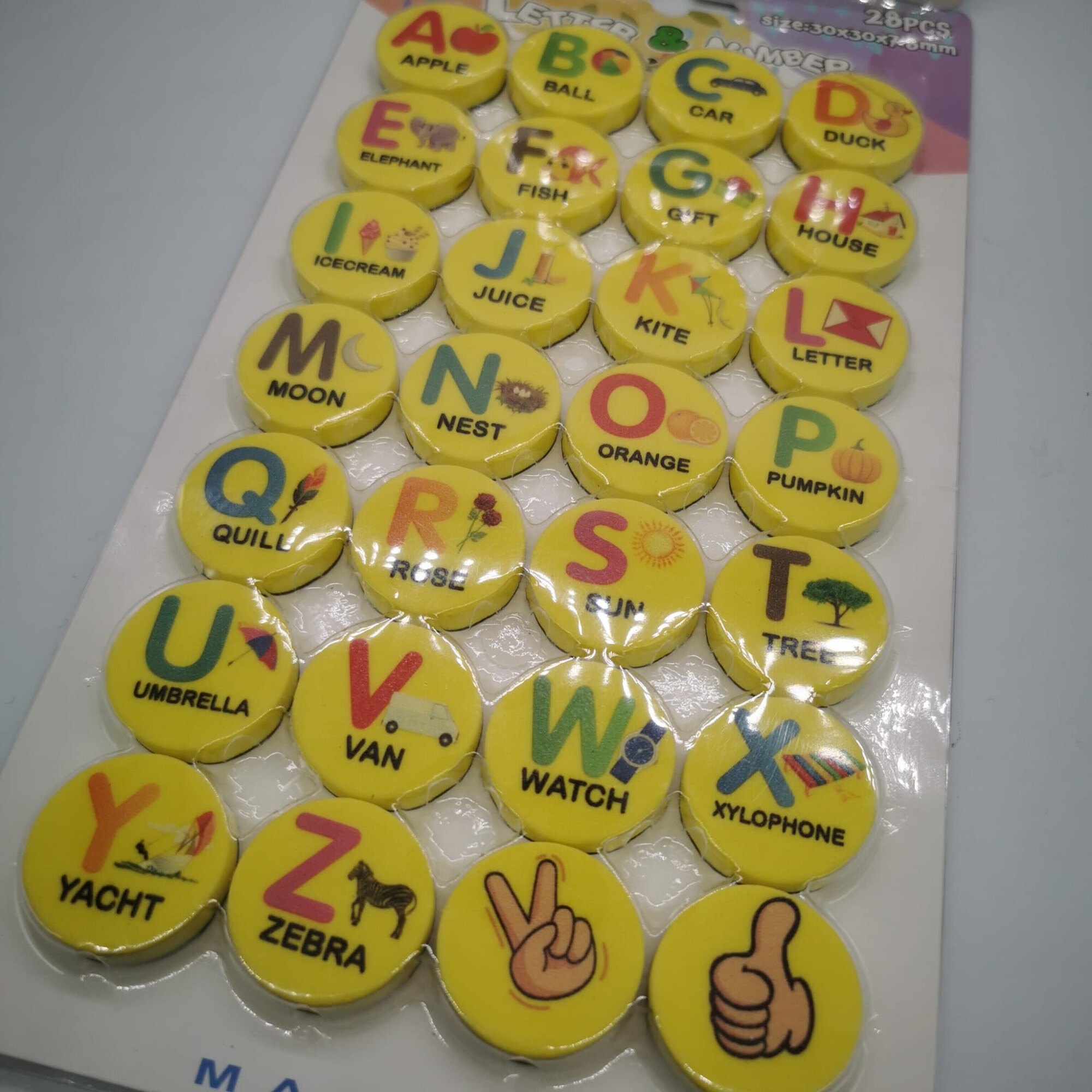 Set 28 magneti colorati pentru tabla de prezentare, Litere, 3cm ...