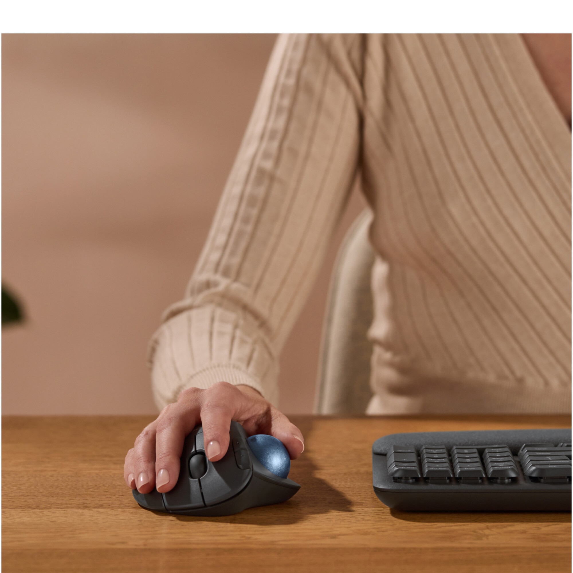 Mouse Logitech ERGO M575S Wireless Trackball, Graphite, Blue Ball - eMAG.ro