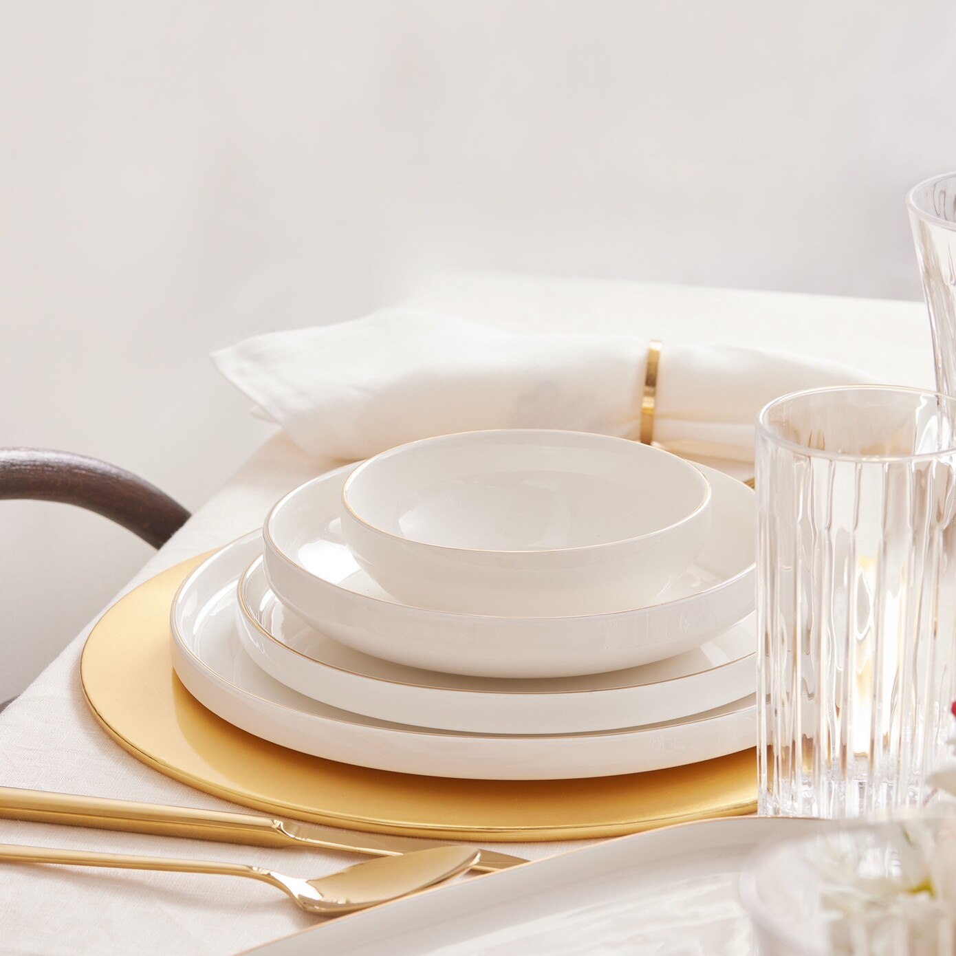 Set Vesela pentru 12 persoane Karaca Streamline New Saturn, 59 piese ...