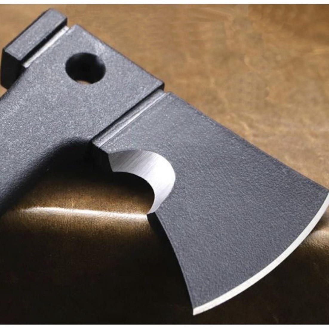 Topor pentru camping si drumetii, cutit si quartz pentru aprins focul ...