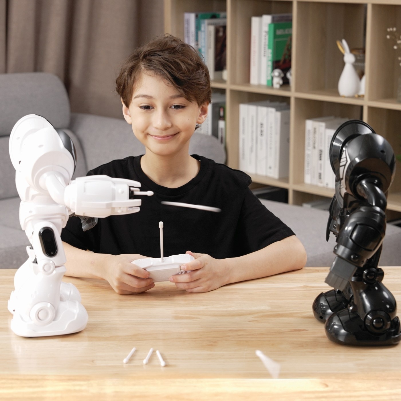 Jucarie interactiva, Robot cu telecomanda, cu lumini LED si sunete ...