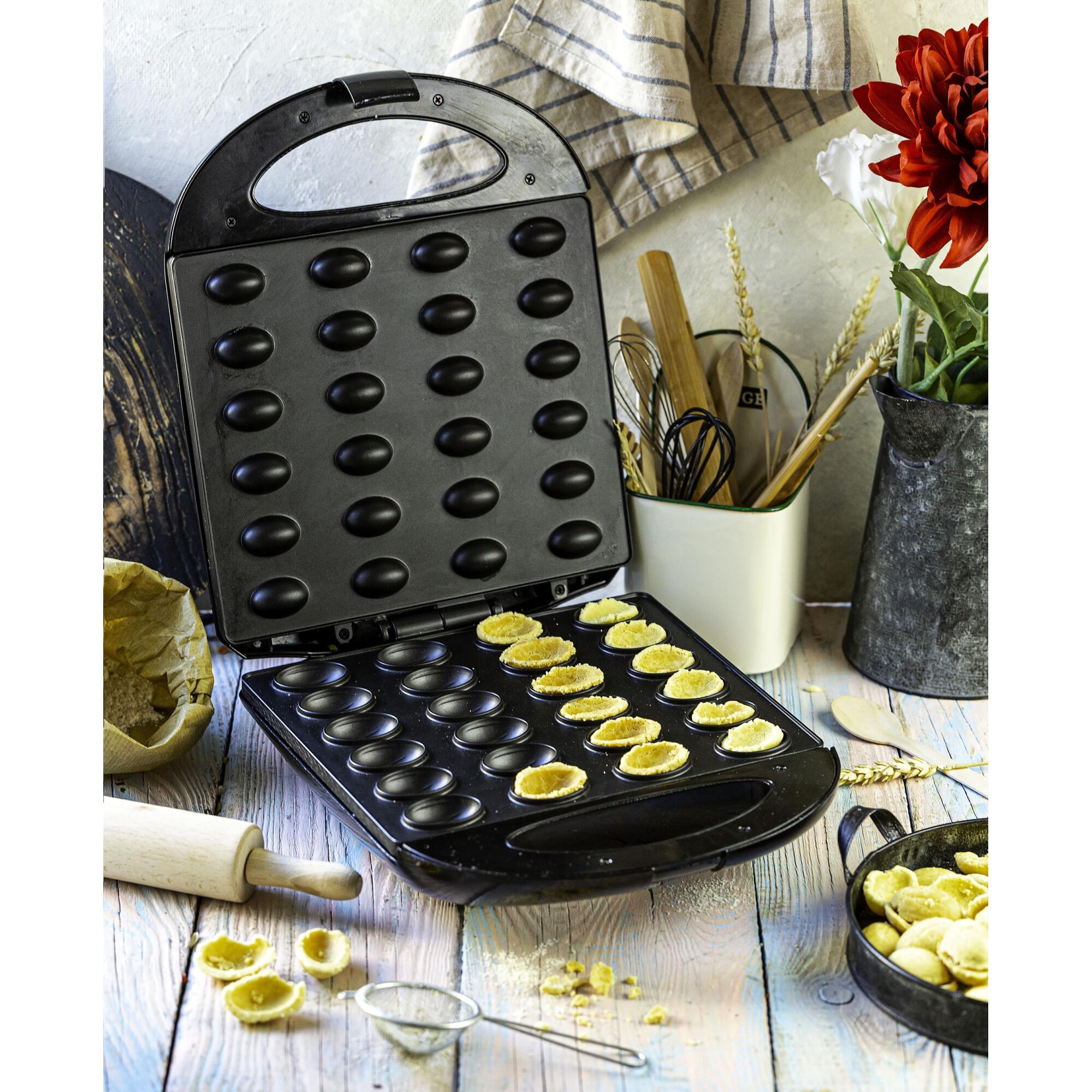 Aparat pentru preparat nuci, Adler, 1600W, 32x25x15 cm, coace 24 ...