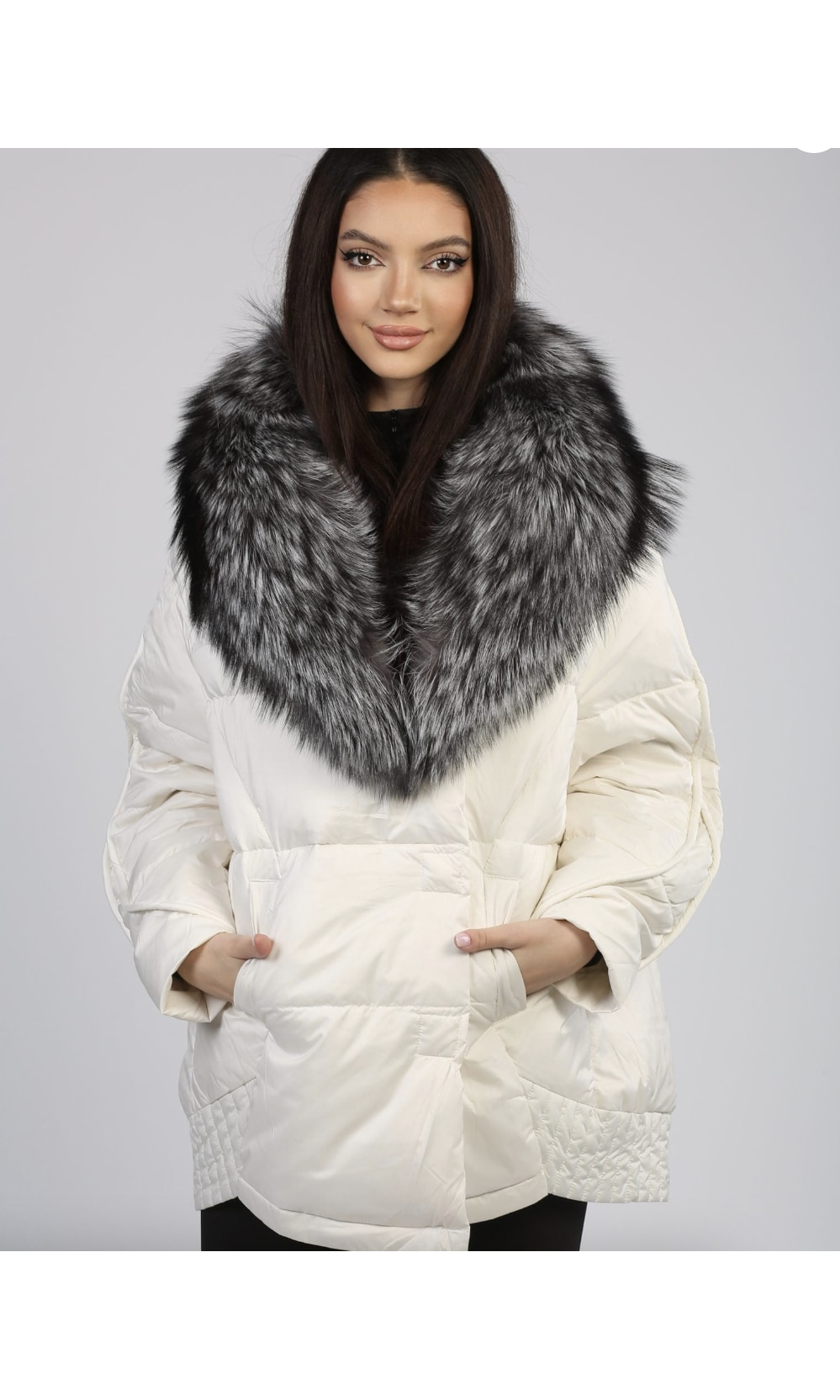 Haina cu guler de blana naturala de vulpe. Culoare alba. Marime XS/S ...