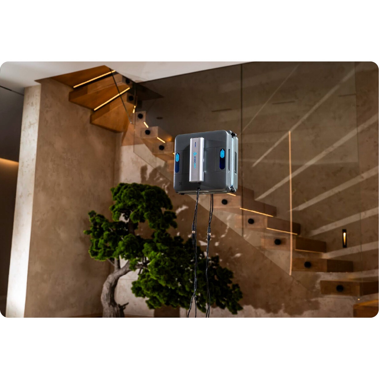 Robot inteligent de curatare a geamurilor Roboway RW-5-PRO, 2 pulverizator, 4000pA, Control de ...