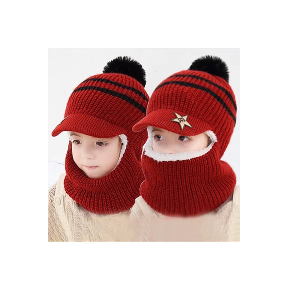 Caciula pentru copii, tip cagula, model cu cozoroc si pompom, accesoriu ...