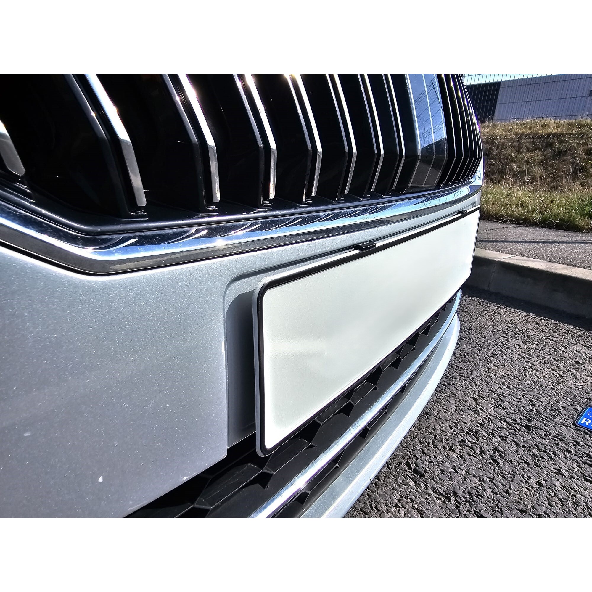 Set suporturi numar inmatriculare auto, fara rama, subtire - 4 bucati ...