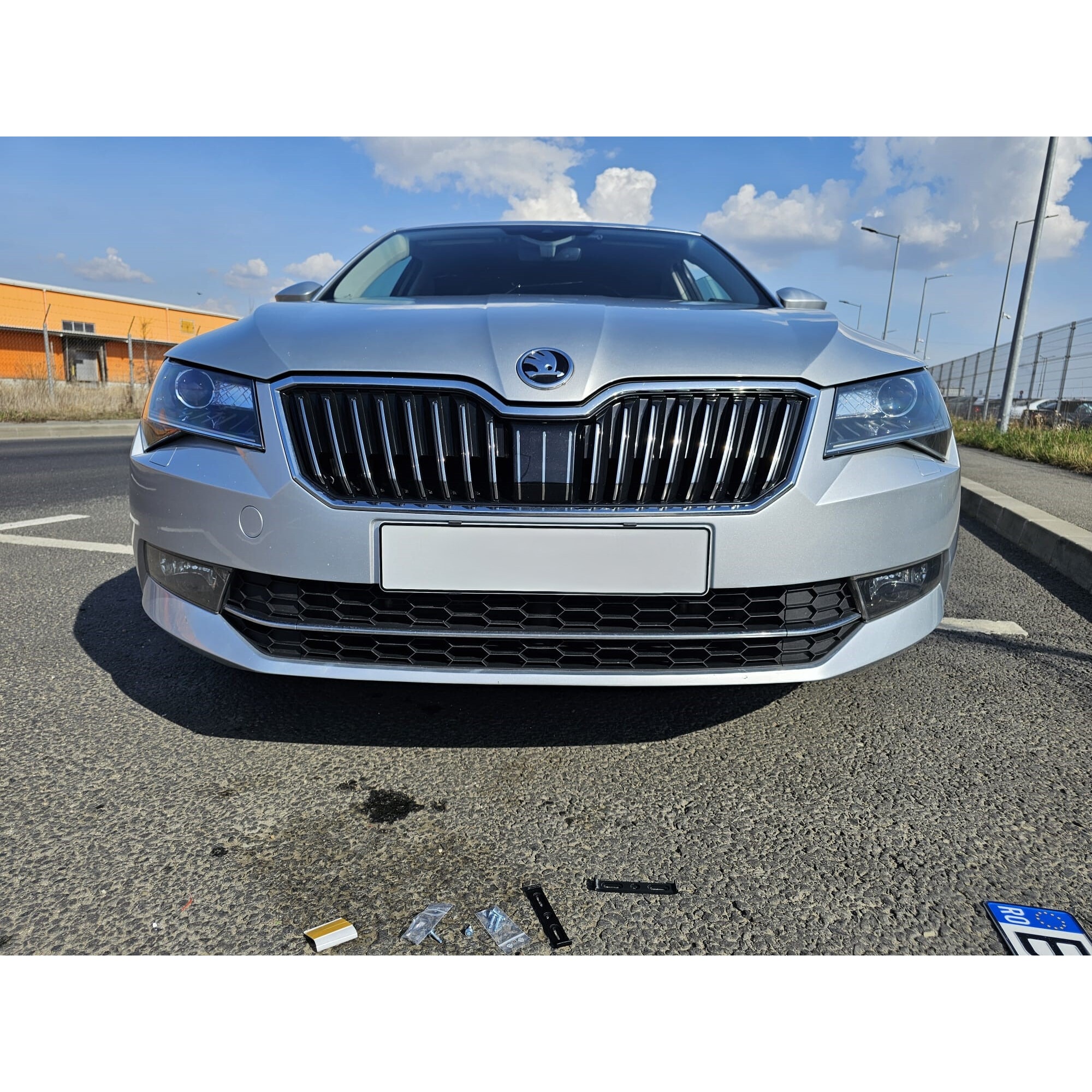 Set suporturi numar inmatriculare auto, fara rama, subtire - 4 bucati ...