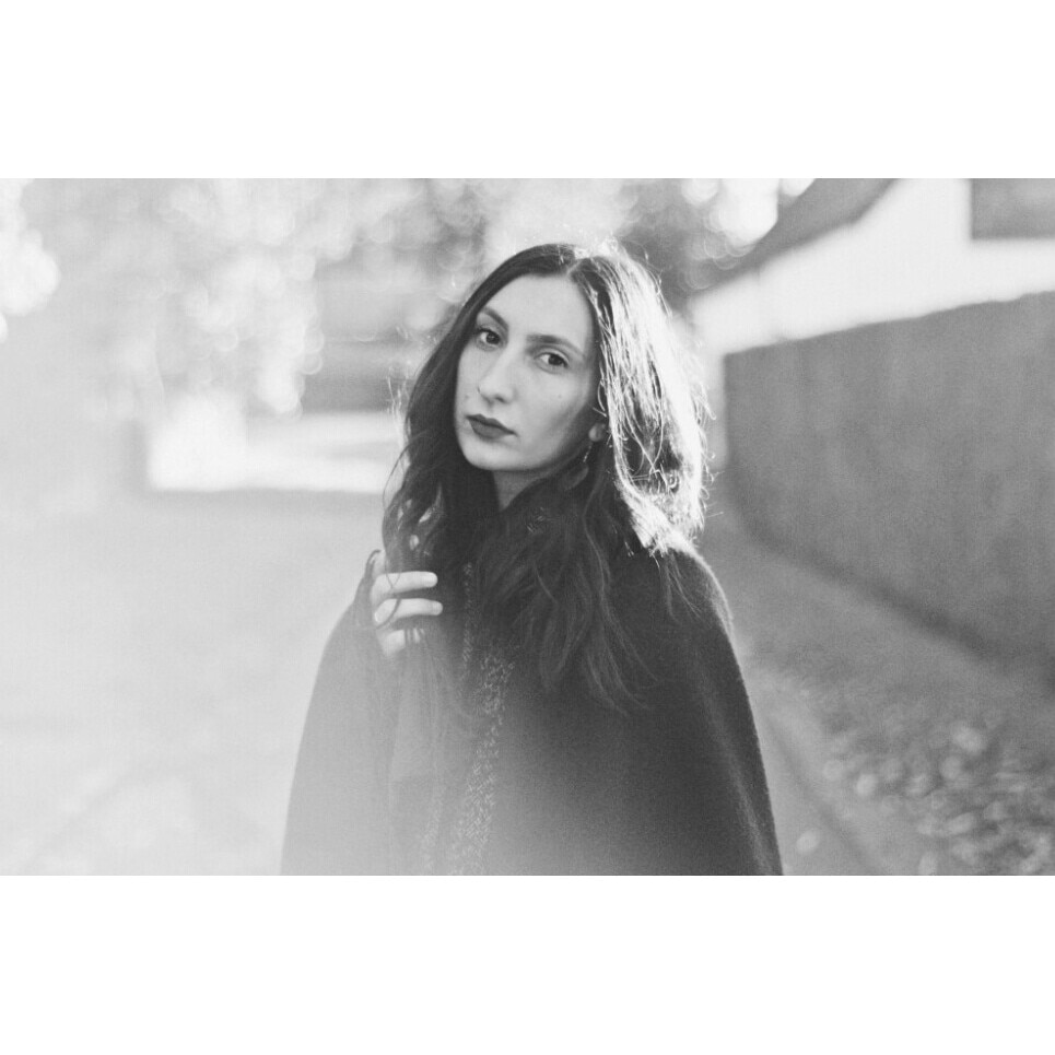 Departe de nava-mama, Alexandra Negru, 2024 - eMAG.ro