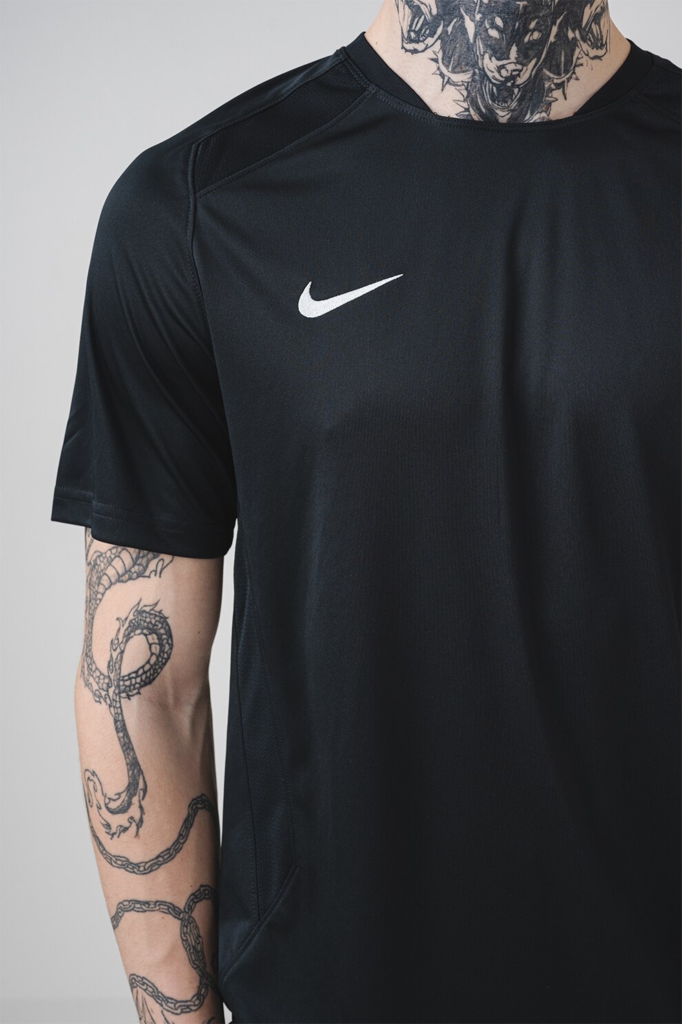 Nike, Tricou cu decolteu la baza gatului pentru fitness - eMAG.ro