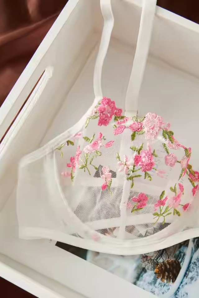 Set de Lenjerie Intima din Dantela Transparenta cu Broderie Florala ...