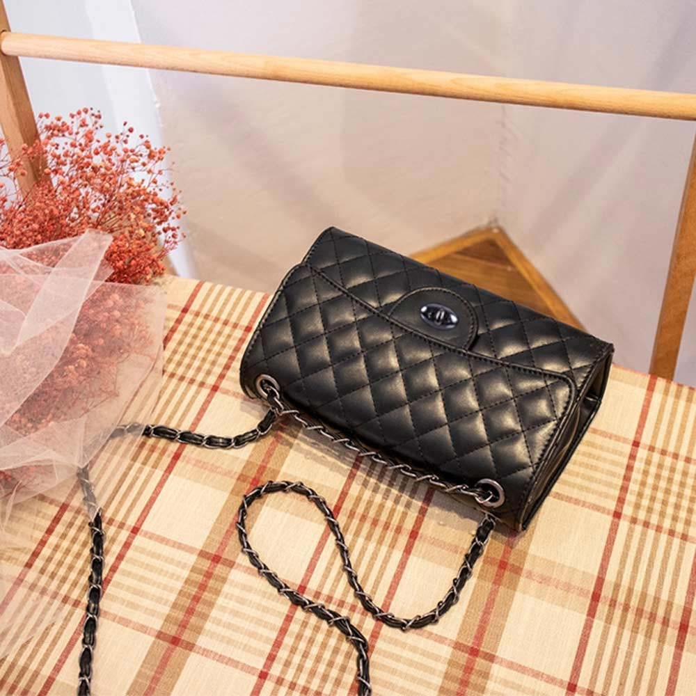 Geanta matlasata, eleganta, cu lantisor metalic, de umar Negru - eMAG.ro