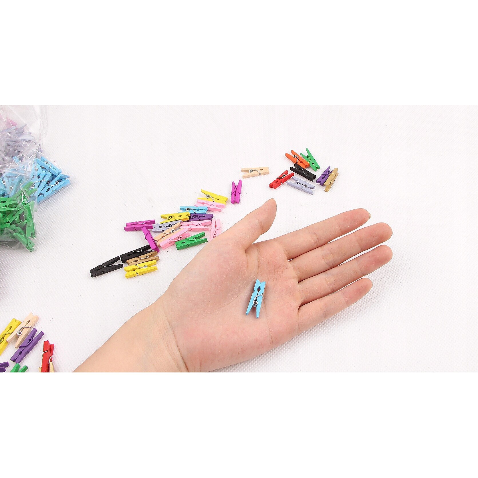 Set 50 carlige din lemn colorate, DIYQueen, 2,5x0,7cm, multicolor - eMAG.ro
