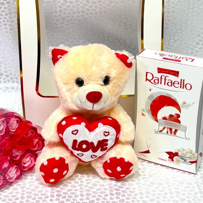 Pachet Love, cu ursulet de plus 20cm, cutie in forma de inima cu ...
