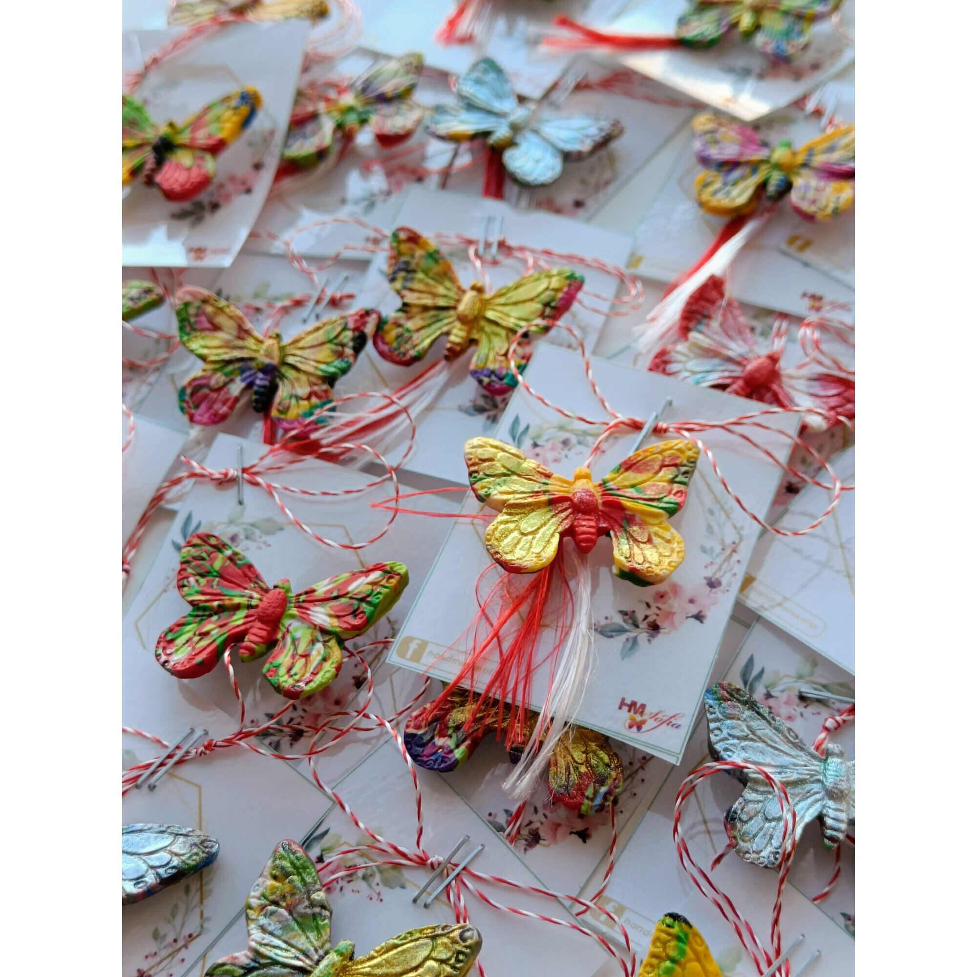 Set 10 Martisoare Fluturasul Misterios - tip brosa, handmade, culori ...