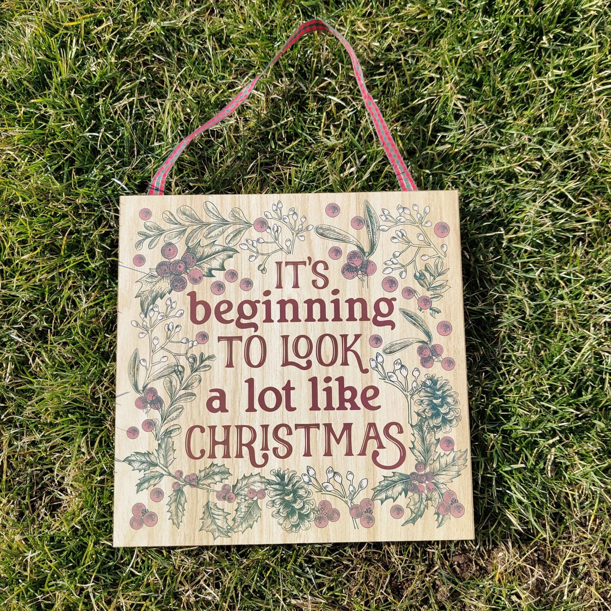 Decoratiune festiva de lemn de agatat pe perete cu motive de Craciun ...