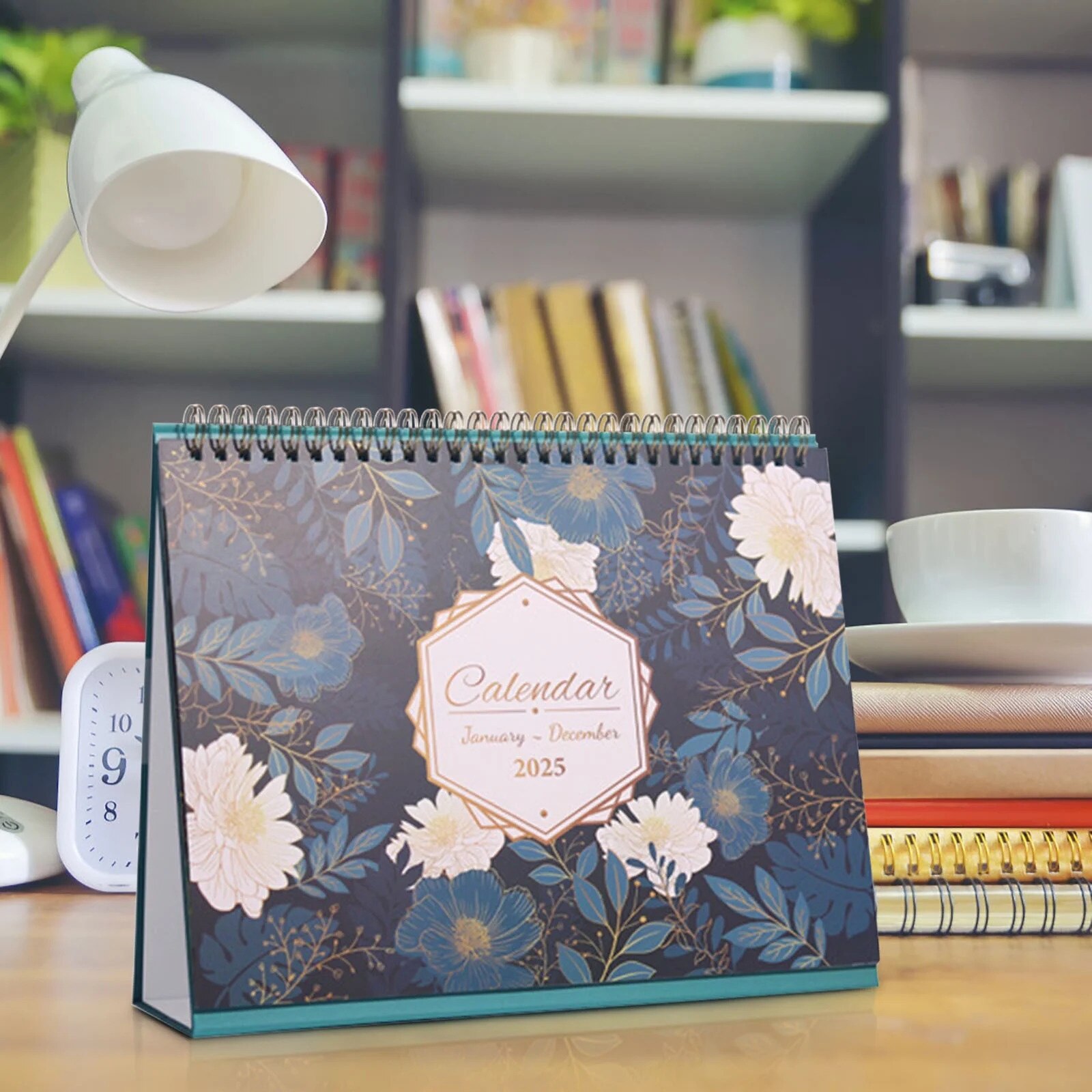 Calendar de birou 2025, 25x25cm, 12 imagini colorate, hartie - eMAG.ro