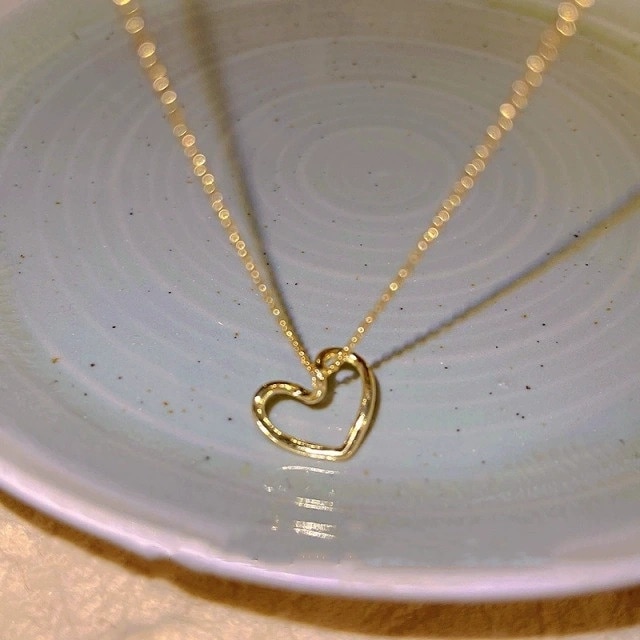 Colier dama CK din inox placat cu aur, design in forma de inima ...