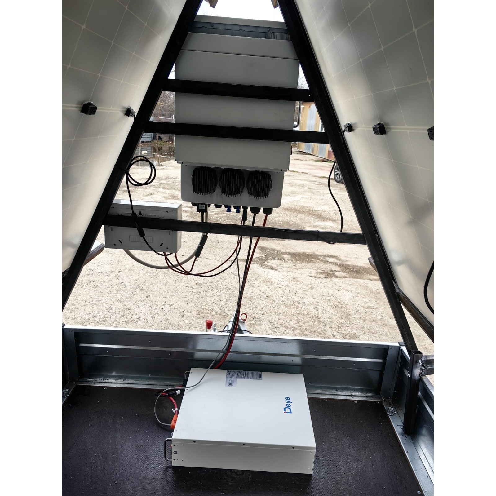 Sistem fotovoltaic mobil off-grid pe remorca/peridoc, iluminat, 10 x panouri Canadian Solar 455W ...