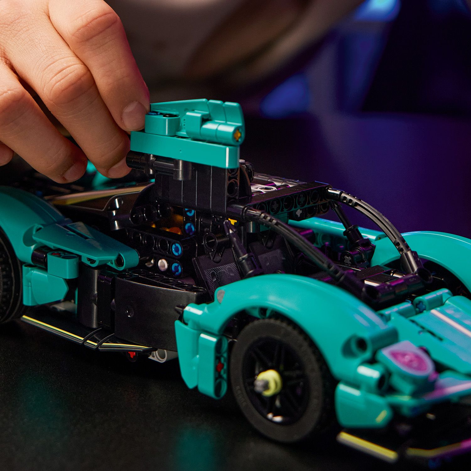 LEGO® Technic - Aston Martin Valkyrie 42208, 707 piese - eMAG.ro