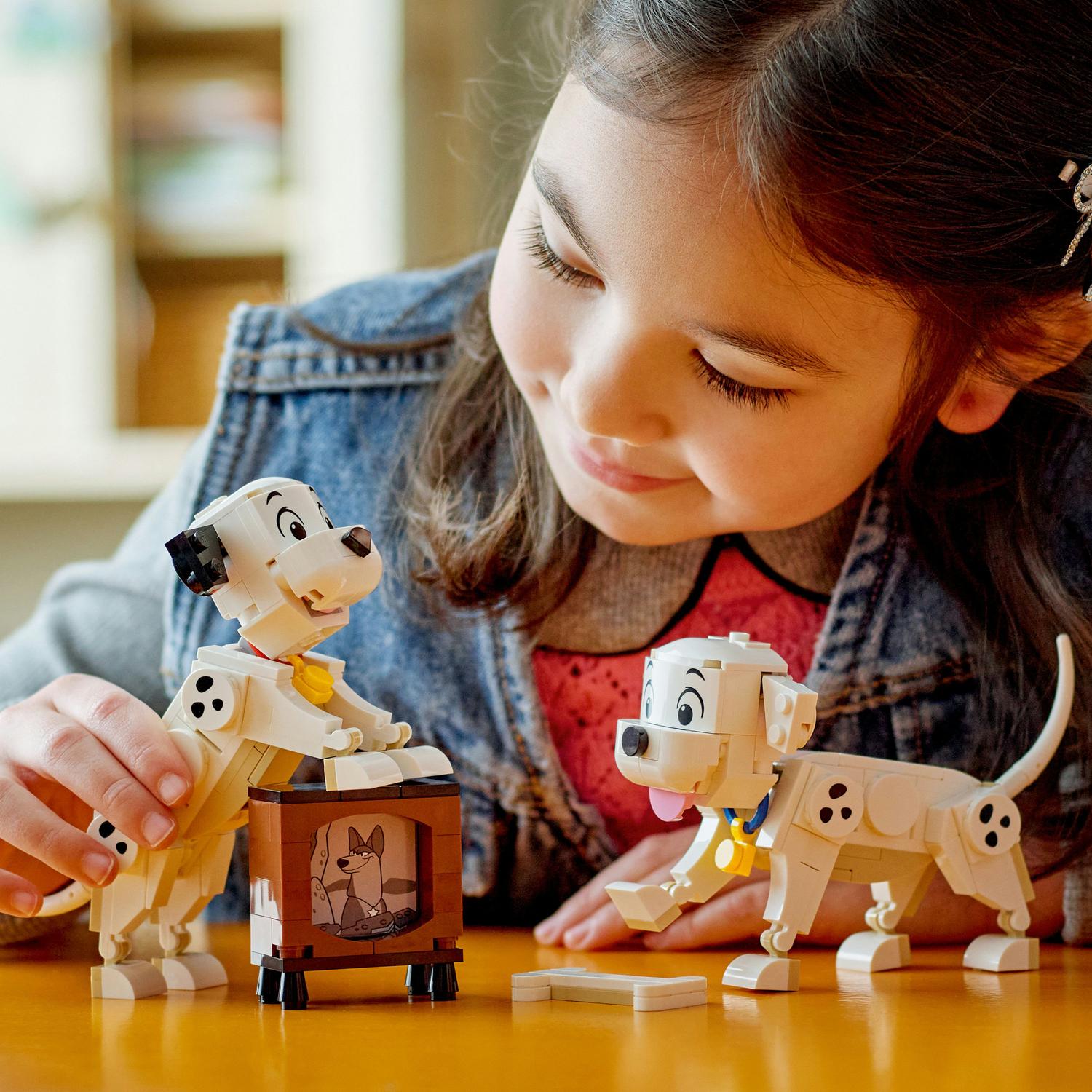 LEGO® Disney - Catelusii Lucky si Penny din 101 dalmatieni 43271, 268 ...