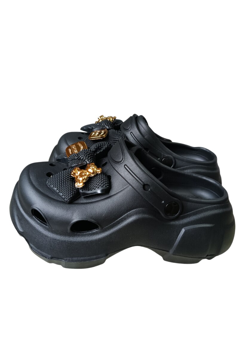 Papuci de dama cu accesorii detasabile, funda, tip saboti, realizati ...