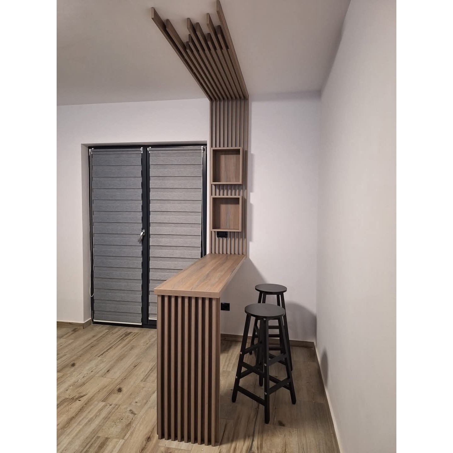 Set Masa Bar cu Riflaje Moderne, Inaltime 250 cm, Culoare Ulm Deschis ...