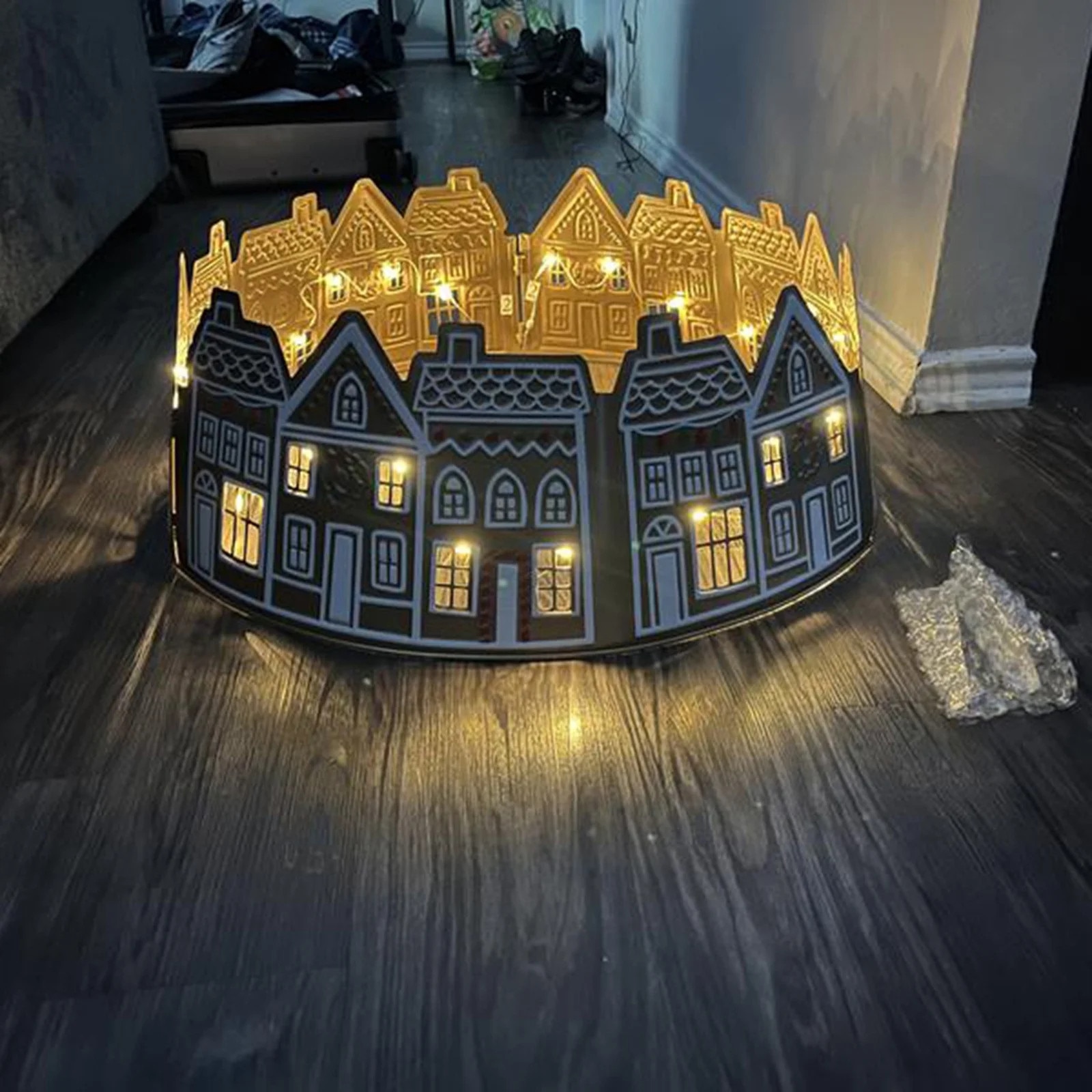 Guler brad de Craciun Fokelyi, design casa de turta dulce, LED, 28in, 5 ...