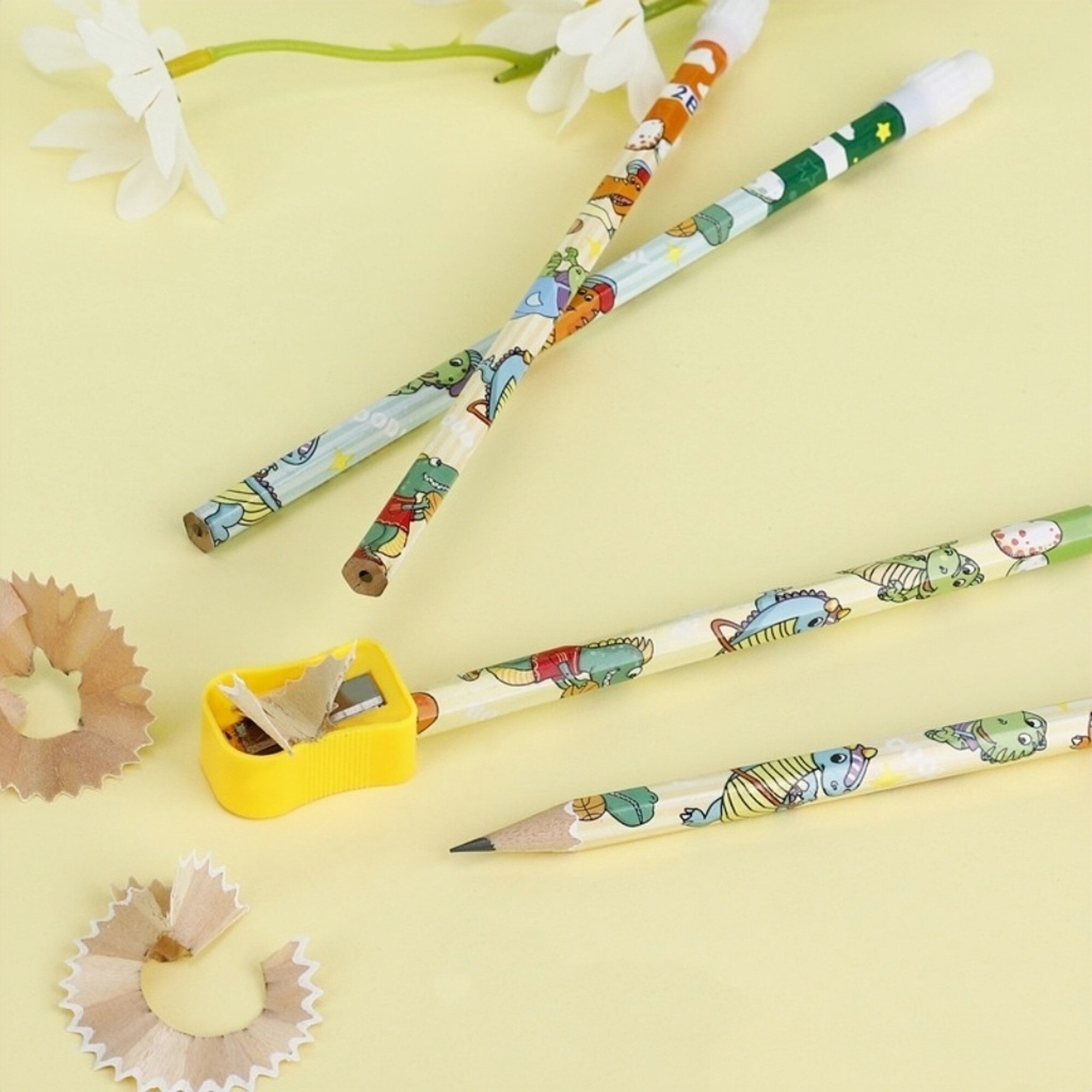 2B Creioane cu ascutitor, 12 buc/cutie, Dinozaur albastru deschis - eMAG.ro