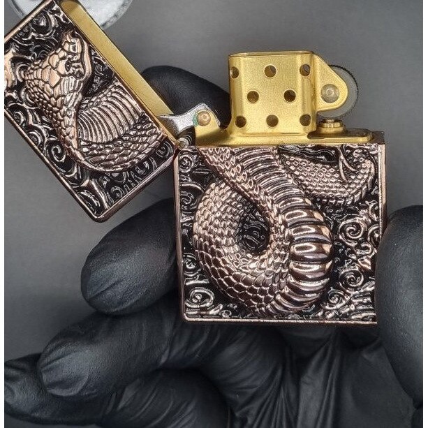 Bricheta cu benzina, bricheta de buzunar, metal, design sarpe, cobra ...