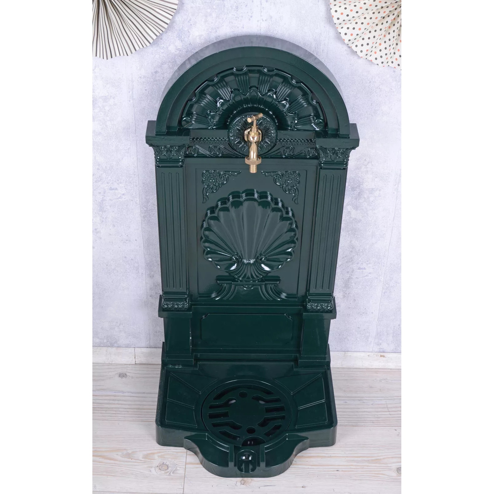 Fantana gradina cu picior, cismea verde din metal cu robinet alama ...