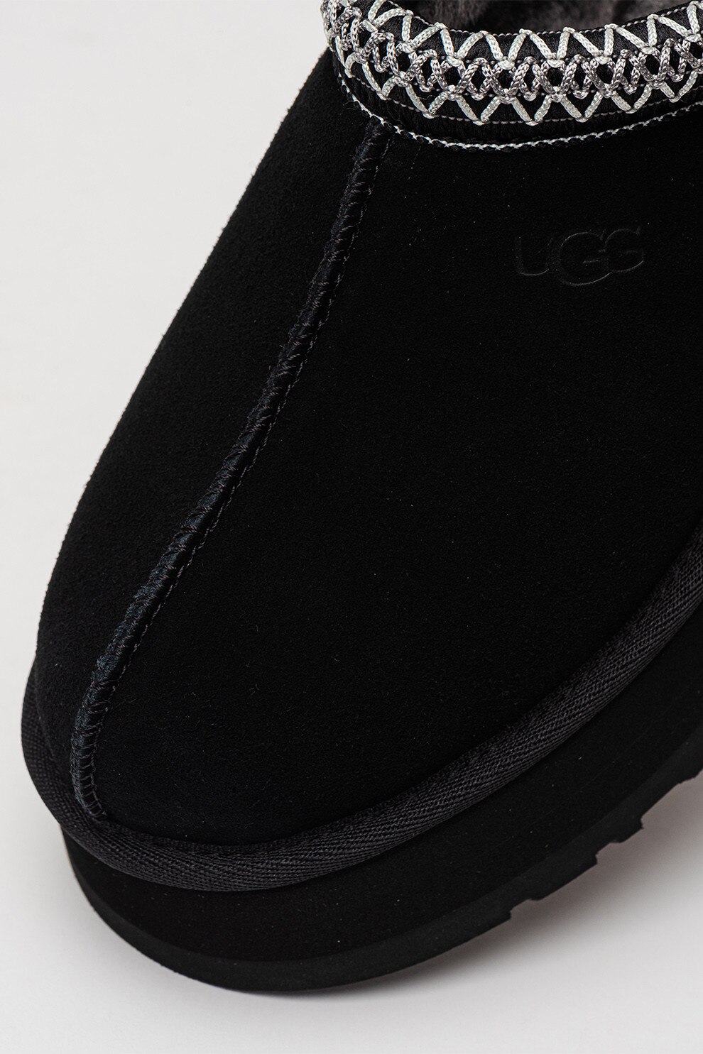 UGG, Saboti din piele intoarsa cu model uni Tazz, Negru, Alb optic, 7 ...