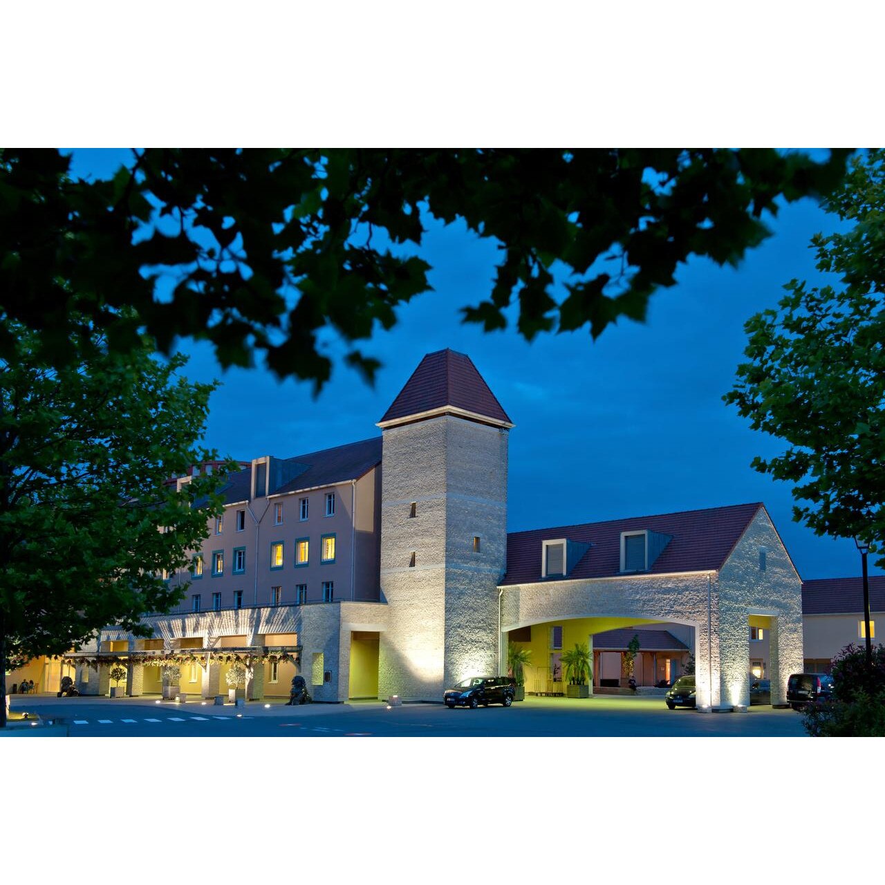 Pachet Disneyland Paris, 2 persoane (1 adult si 1 copil), bilete de ...